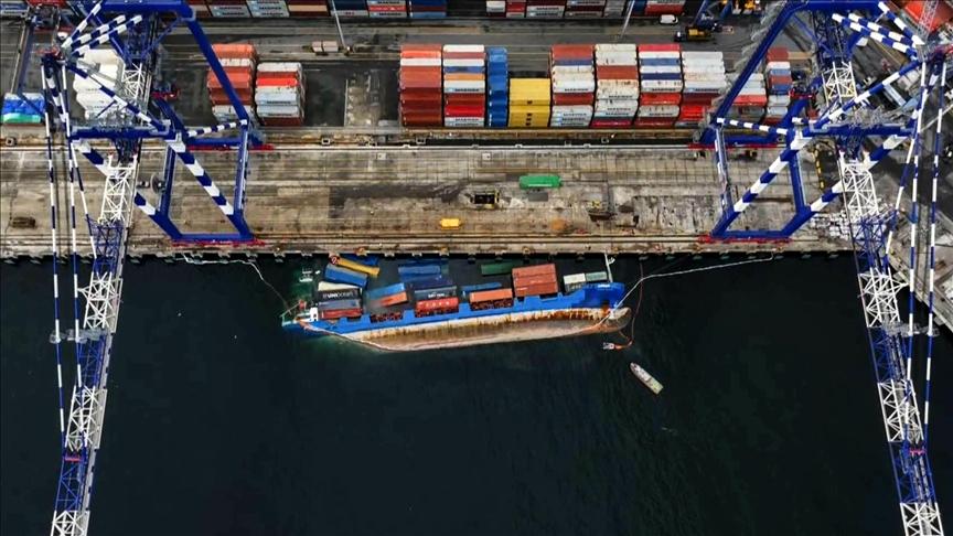 Istanbul Incident: Containership Capsizes During Loading Operation ...